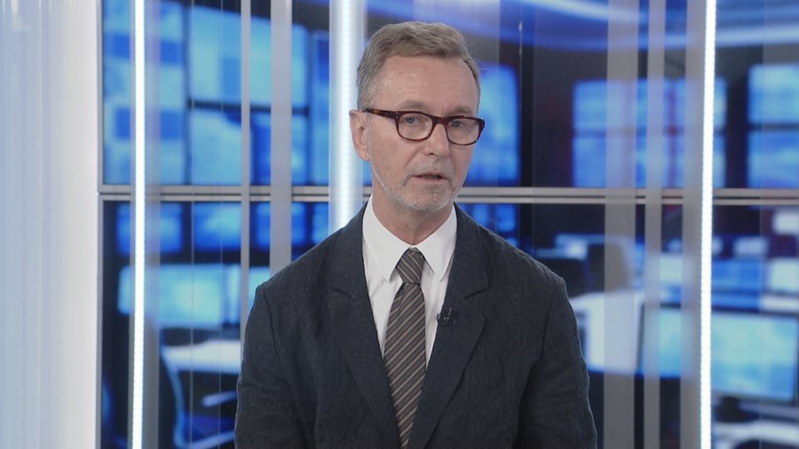 "Kam dy fëmijë me ish-gruan"/ Habit ambasadori i BE në Tiranë: Tani jam ...