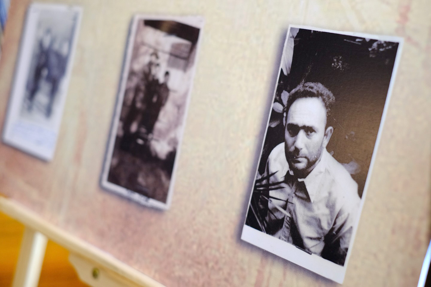 Ekspozita “Maks Velo dëshmon diktaturën” kushtuar artistit dhe ...