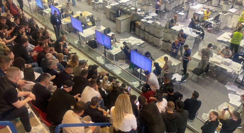 'Ethet' e garës në Lezhë, tension në Parkun Olimpik gjatë numërimit të ...