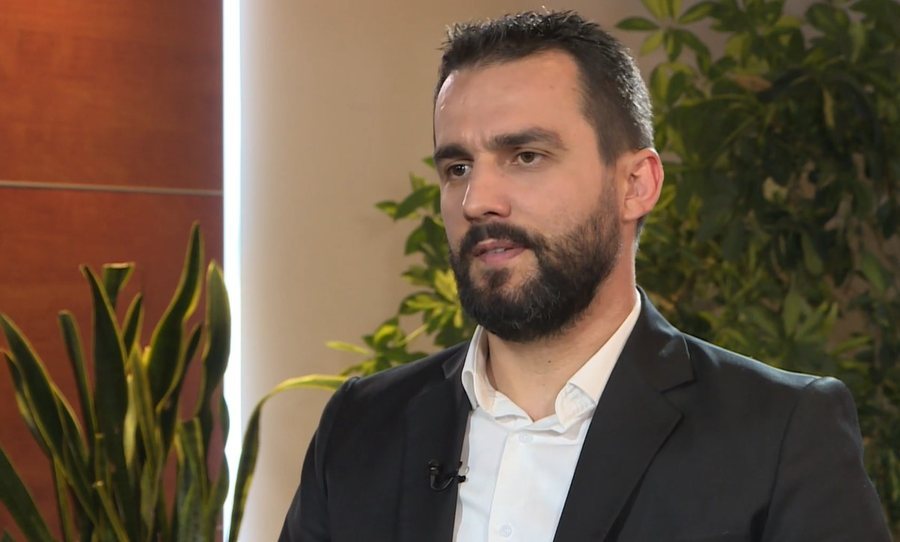 A do të jetë deputet në Parlamentin e ri? Ja si përgjigjet Adriatik ...