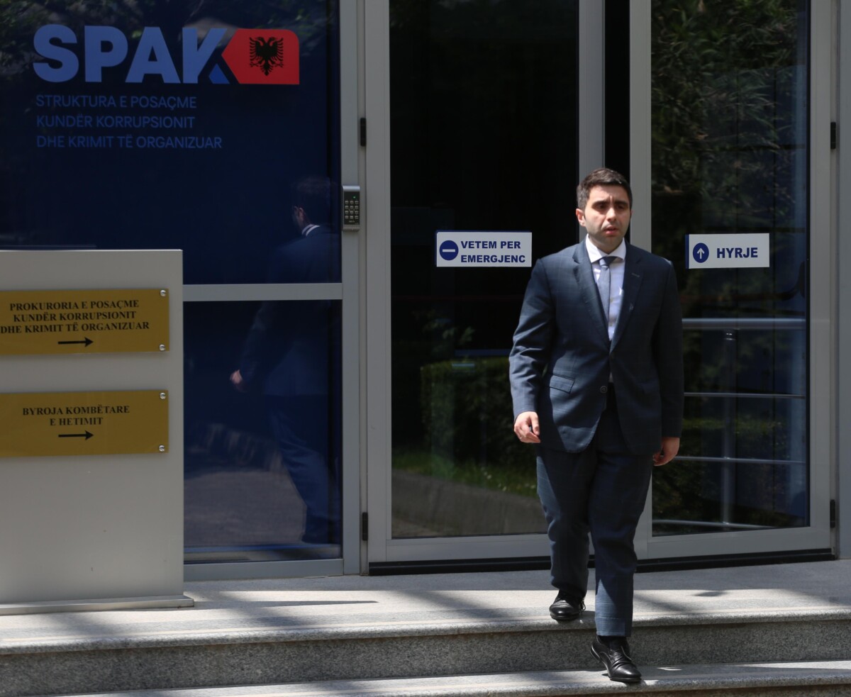 U mor i pandehur dhe u pezullua nga detyra, Jonaid Myzyri paraqitet në ...