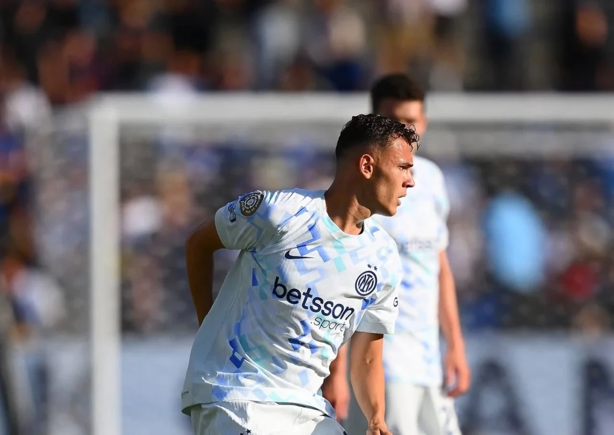 Kristjan Asllani bëhet shqiptari i parë që luan në një Botëror Klubesh ...