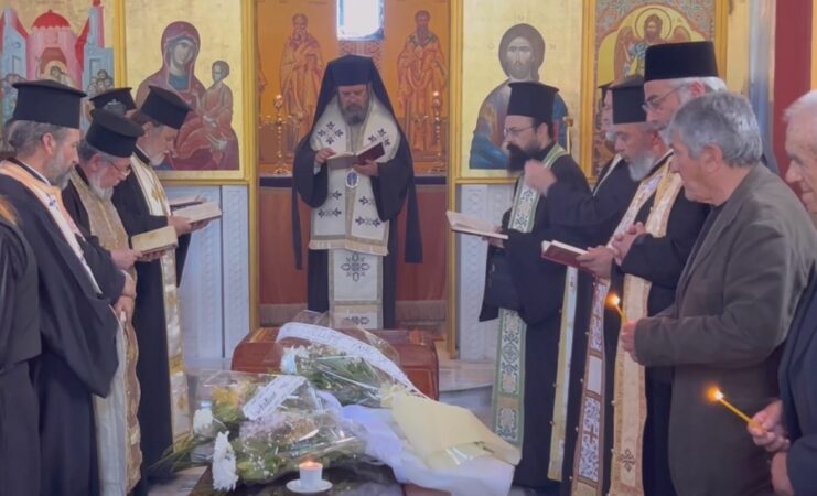 Ceremoni lamtumire/ Nderimet e fundit për Priftin Kristaq Viso, në ...