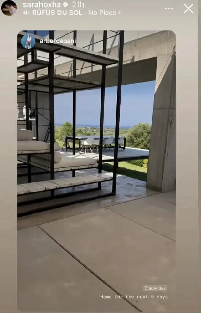 Sara Hoxha dhe Erik Fullani ‘arratisen’ në Itali/ A është kjo dhurata e ...