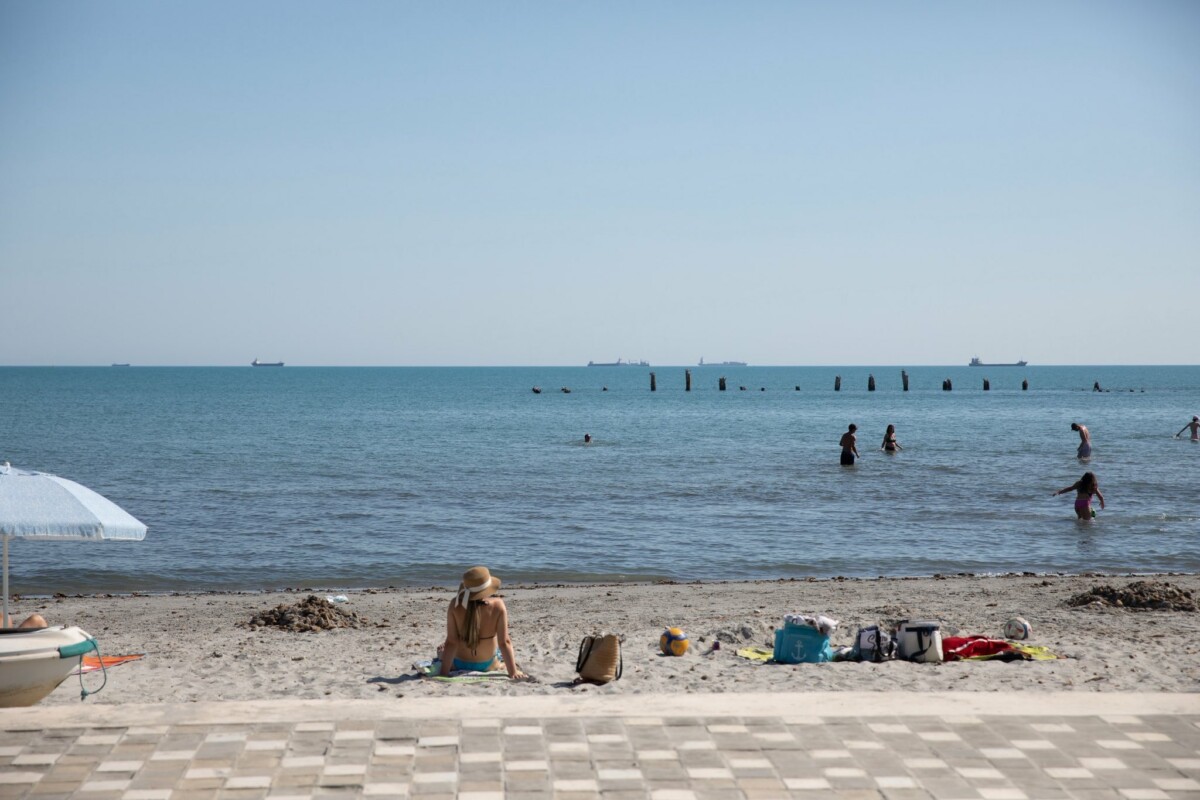 Lirimi i hapësirave, ja si duken pamjet nga plazhet publike në Durrës ...