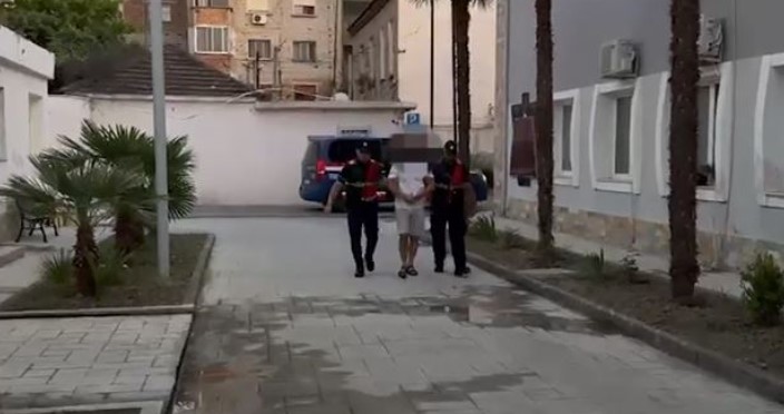 I dënuar për armë dhe vrasje në Itali, arrestohet në Vlorë 45-vjeçari ...