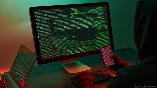 "Janë kthyer në rrezik botëror"/ Mashtrimet online rrisin trafikimin e ...