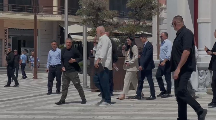 Rama 'furtunë' në Vlorë/ Zbulohet arsyeja e vizitës 'rrufe ...