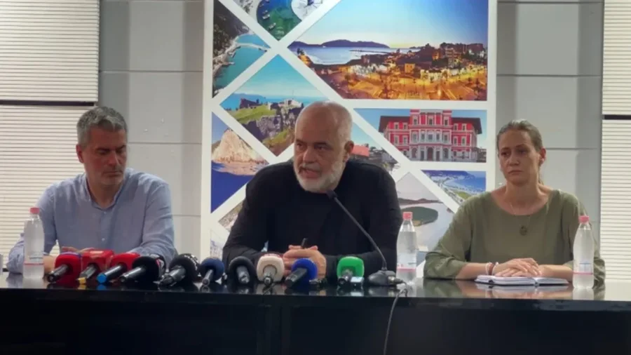 “Këtu s’ka të majtë dhe të djathtë, ka parazitë ”, zbardhen diskutimet ...