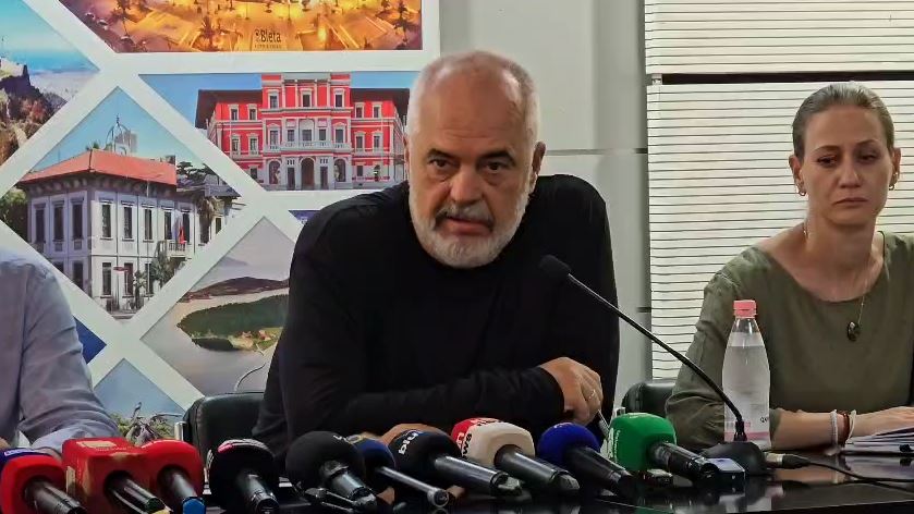 "Trotuaret do jenë për qytetarët"/ Rama në Vlorë: Nuk kemi tendencë t’i ...