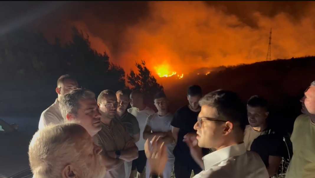 Pirro Vengu në mesnatë afër vatrave të zjarrit: Kjo është e qëllimshme ...