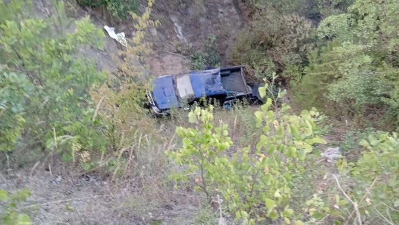 Aksident në Gramsh/ Punonjësit e Ujësjellësit përfundojnë në greminë ...