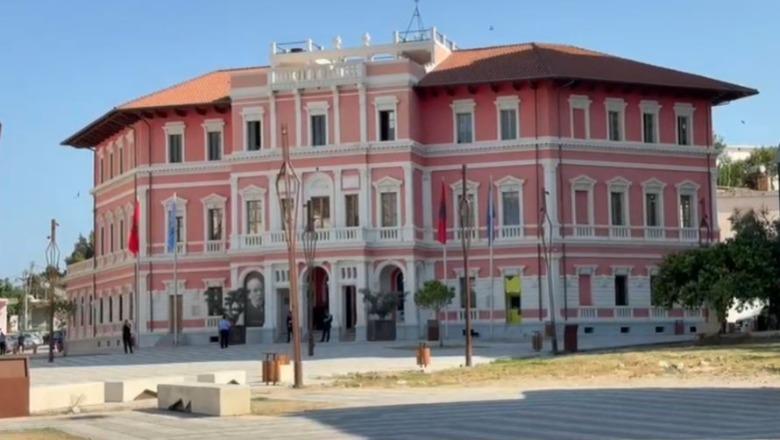 Bashkia Vlorë me administratën më të fryrë në vend për 2026, Brunilda ...