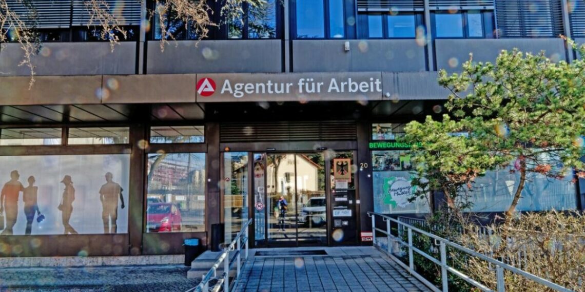 “Varfëria në rritje”/ Analiza nga DW: Shumë njerëzve në Gjermani nuk u ...