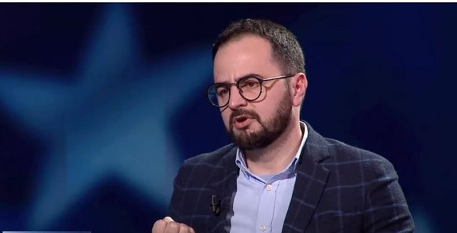 "U duk sikur beteja u bë për rrogën e Lapajt dhe..."/ 'Përplasja' politike, flet Endri Shabani ...