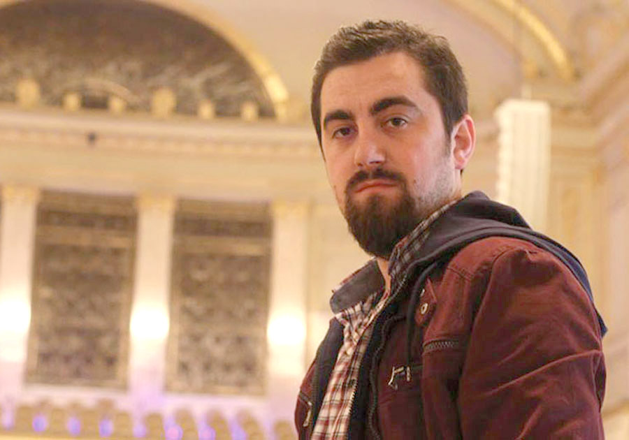 “Jul Cezari” nga Shekspiri me regjinë e Qëndrim Rijanit në skenë në ...