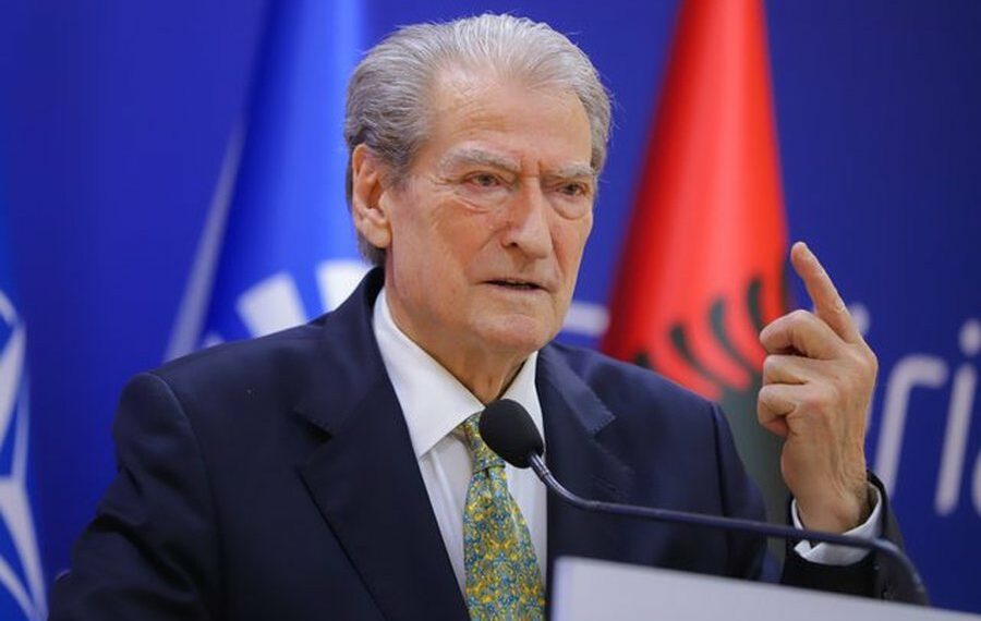 "A e keni menduar ndonjëherë arratisjen?"/ Ja si përgjigjet Sali Berisha - Sot News | Lajme