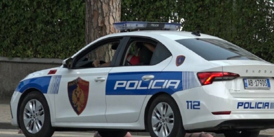 Pesë të mitur sulmojnë me thika një grup të rinjsh në Tiranë ...