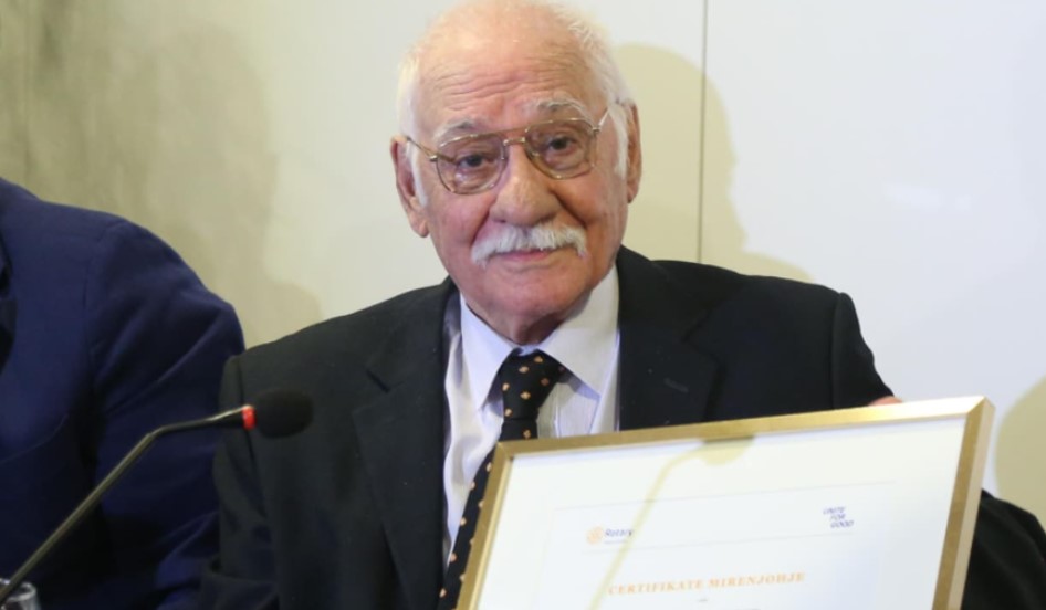 Reshat Arbana feston 85-vjetorin, “Nderi i Kombit” që mbetet zëri i ...