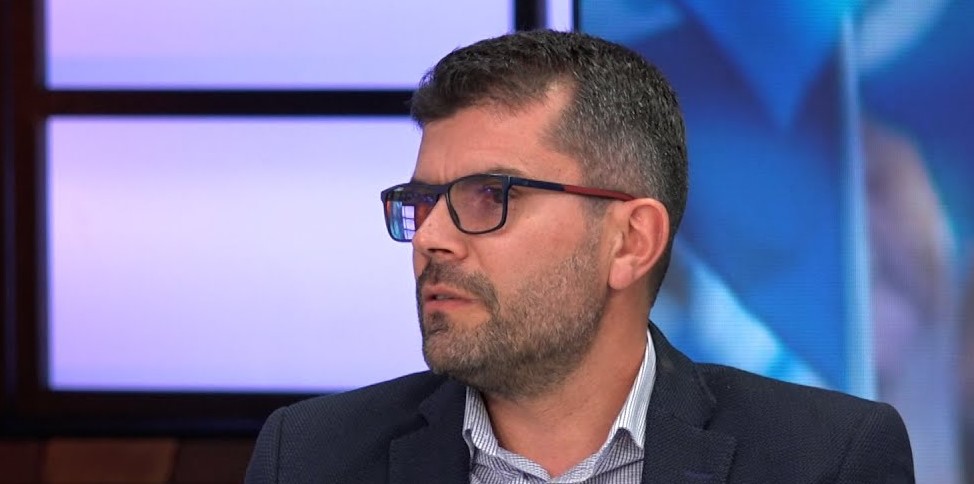 Kush është Ermal Hasimja, kandidati që shpalli live garën për Tiranën ...