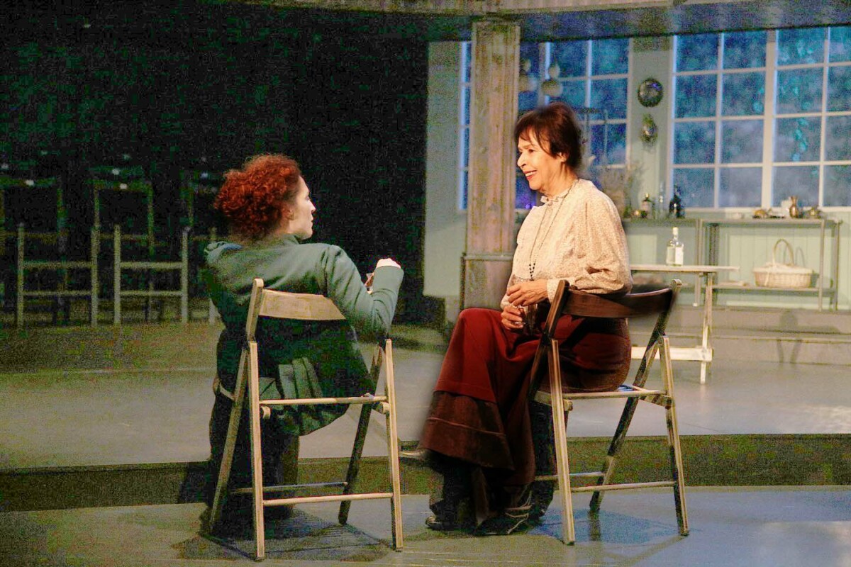 Teatri Metropol më shfaqjen teatrore mbi jetën e shkencëtares Marie Curie në “Skupi ...