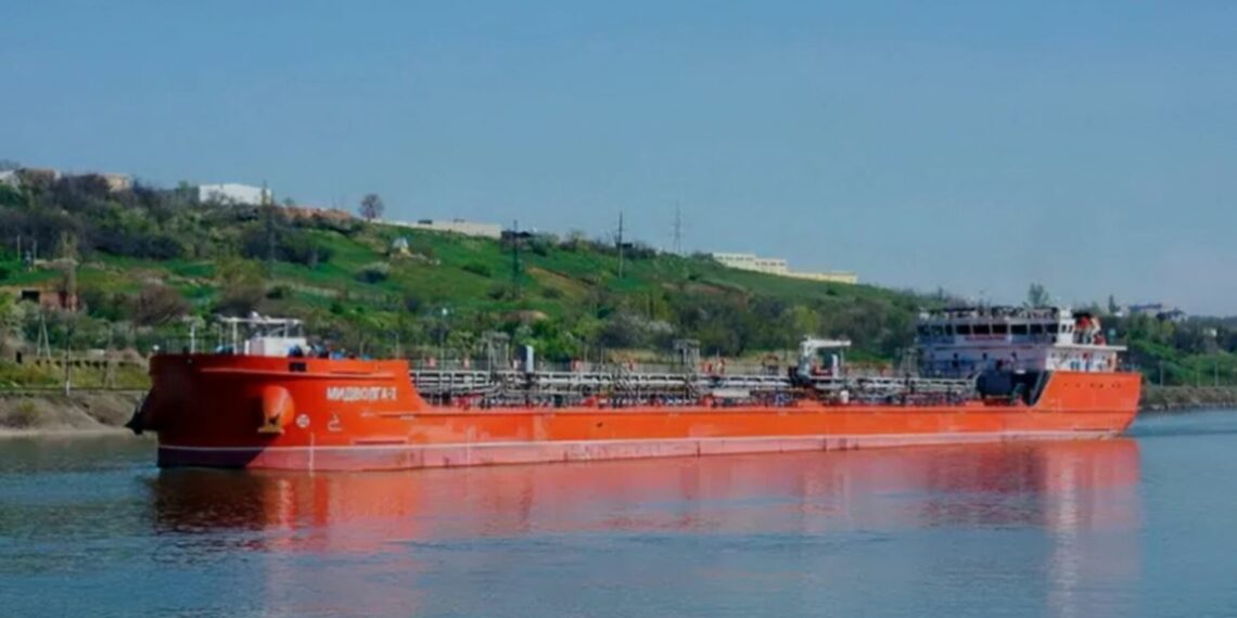 Anija ruse cisternë sulmohet ne brigjet e Turqisë, mbijeton ekuipazhi ...