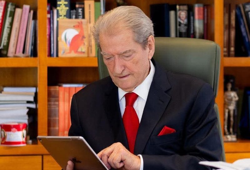 Berisha bie sërish pre e ironisë: “Qytetari dixhital” i dërgojnë ...