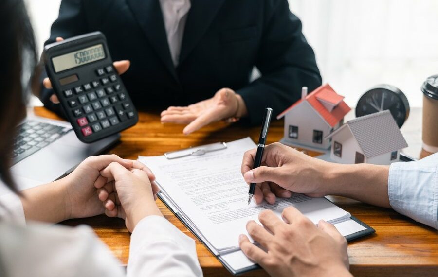 'Vlon' kërkesa për kredi nga shqiptarët, bankat “frenojnë” përkohësisht ...