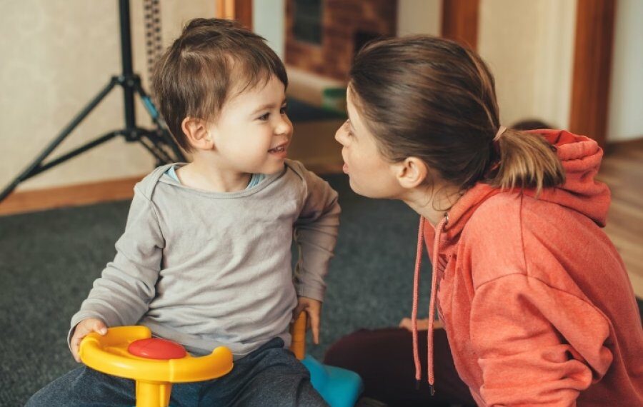 Si të komunikoni më mirë me fëmijët kur nuk kuptoheni - Sot News | Lajme