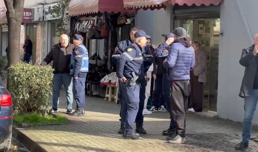 Plagosi vajzën dhe një koleg të saj, del foto e babait në Durrës - Sot ...